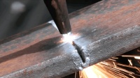 实拍氧气乙炔切割钢板的过程, 原来可以切得这么漂亮