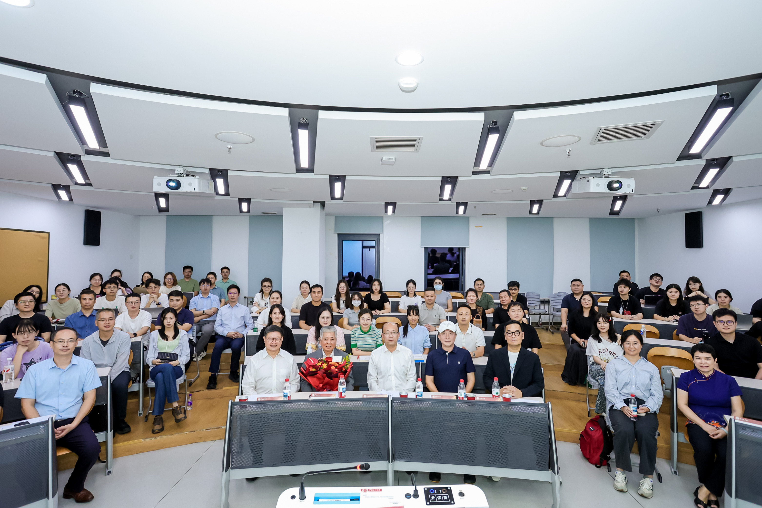 真维斯杨勋赴中国政法大学开讲 畅谈现代企业管理与发展