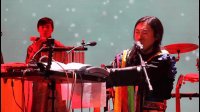 还记得《还珠格格》里的萨满法师吗? 萨满音乐家举办音乐会惊艳世界...