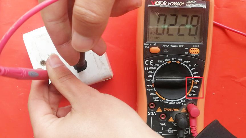 很多人只会测量电压却不会测电流,很有可能在这一步出错了