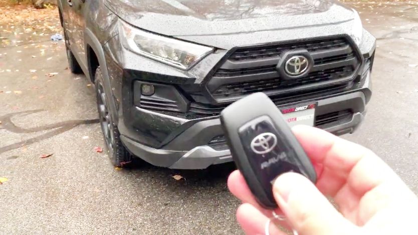 按下2020款丰田RAV4 TRD版车钥匙,全方位了解后,我彻底心动了