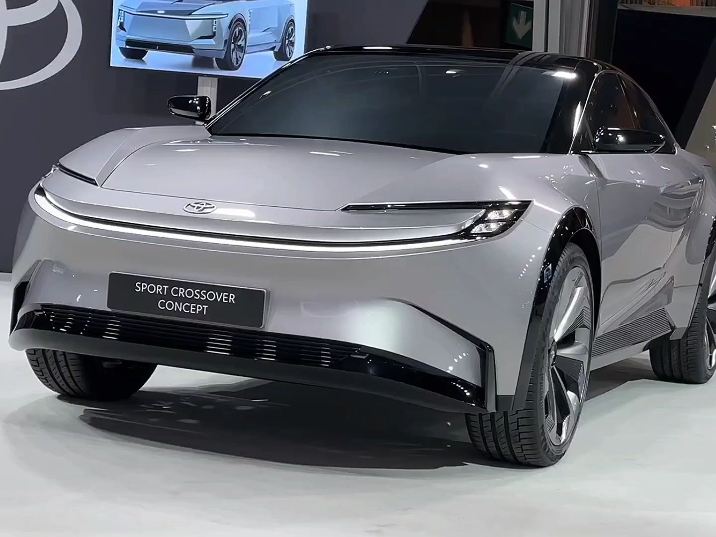 2025款丰田运动跨界SUV - 全新丰田皇冠!
