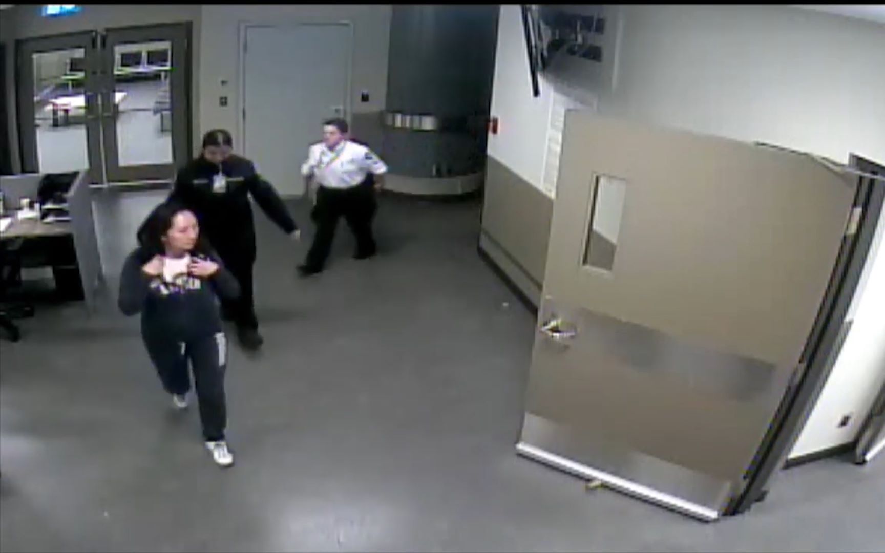 孟晚舟被捕画面曝光 曾遭海关盘问长达3小时