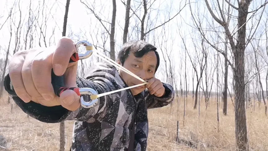 传统弹弓藏羚羊,调整后手定位,这种打法一学就会!