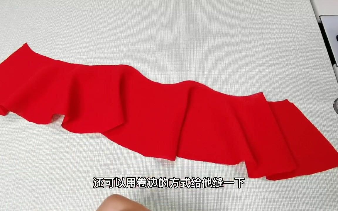 夏天做衣服裙子常用到荷叶边,你知道荷叶边怎么处理毛边最好看吗