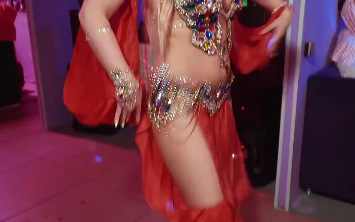 俄罗斯大佬和他的肚皮舞舞娘们