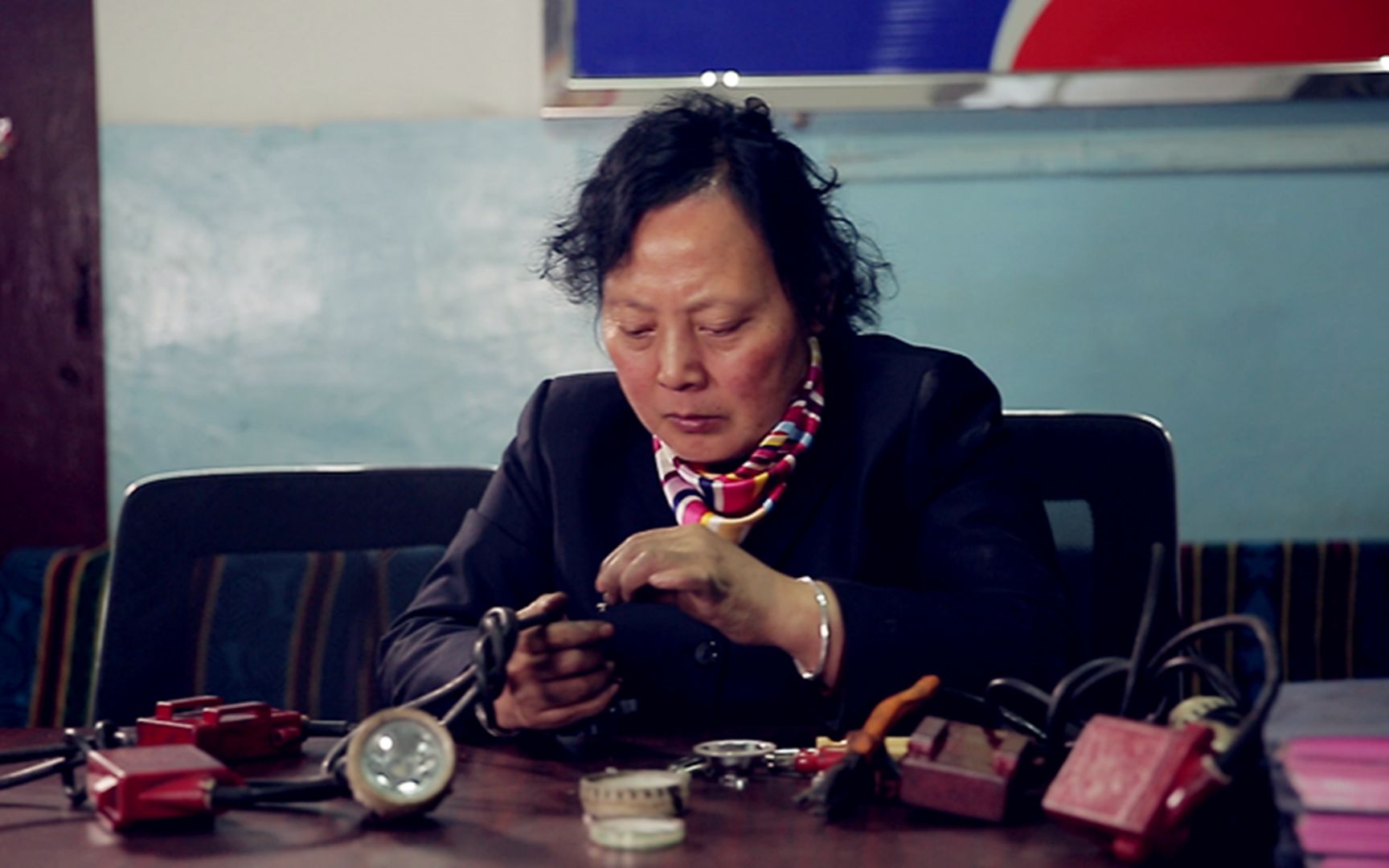 从事矿灯管理员33年,维修矿灯几十万盏,为矿工的“眼睛”保驾护航