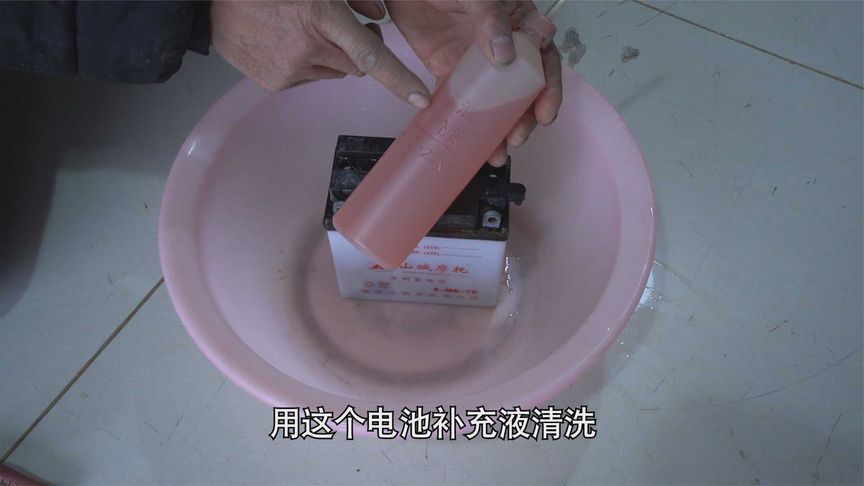 摩托车电瓶冬天不存电可以维修吗？专业修车师傅教你一招多用几年