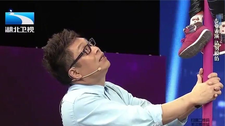身为钢管舞家族闺女,小女孩登台表演钢管舞,惊艳全场