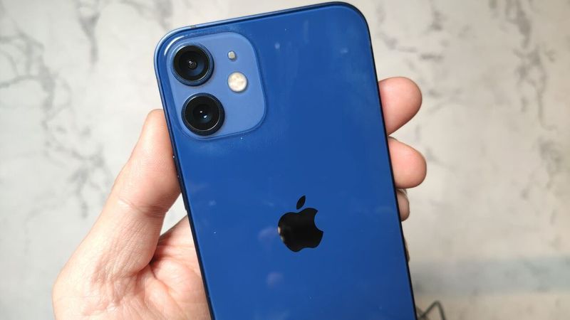 浑身缺点的iPhone12全球缺货,有这钱买华为小米不香吗