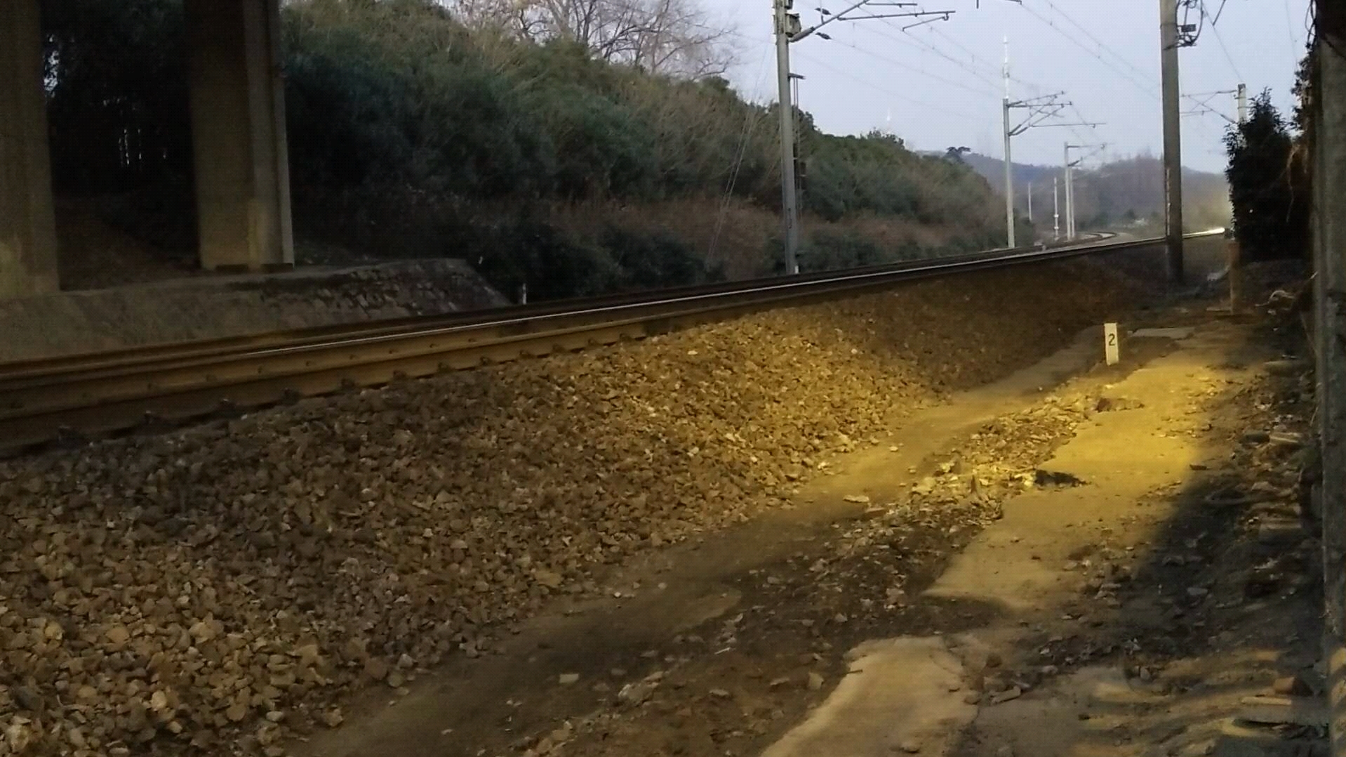 ...铁路】京沪线 上局沪段HXD1D 0482牵引T132次列车准备进南京站!