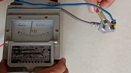 看看数字万用测量结果与摇表类似吗?