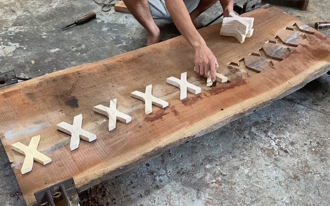 木工欣赏,碎木头和户外咖啡桌