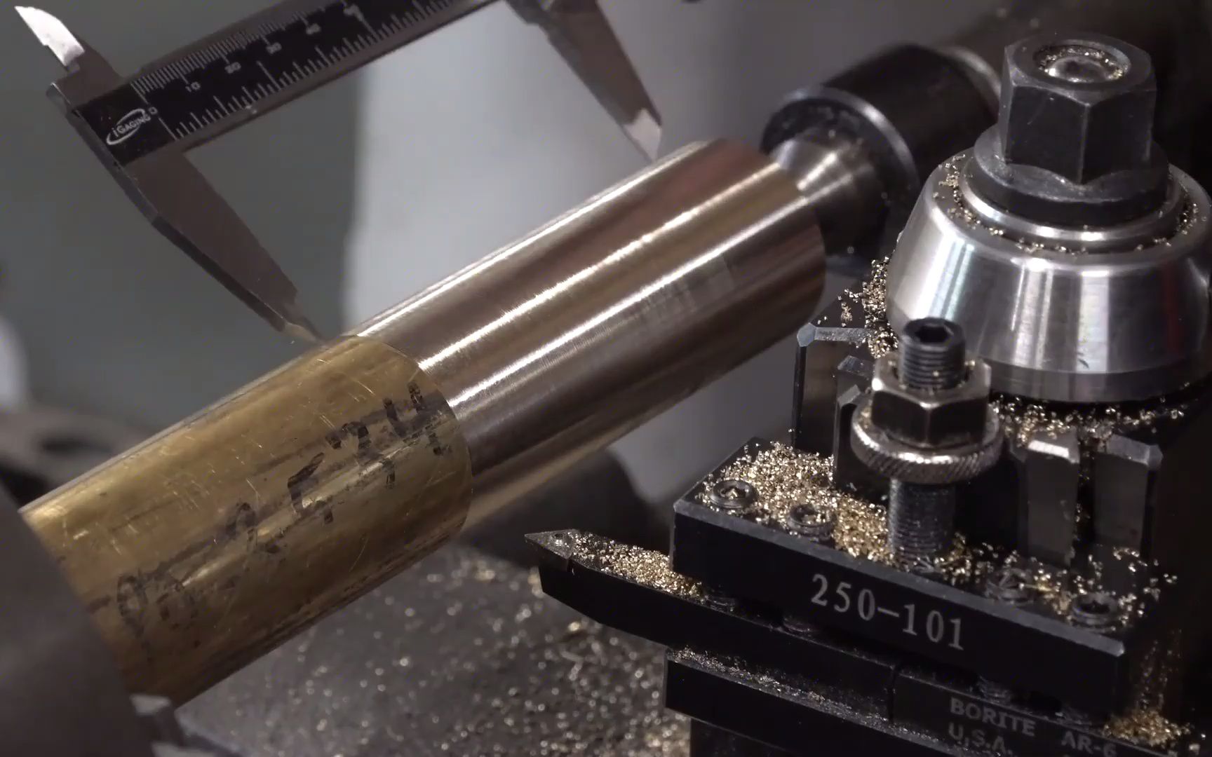 老师傅还原制造国外1878年的木刨,造型真独特,看看好不好用