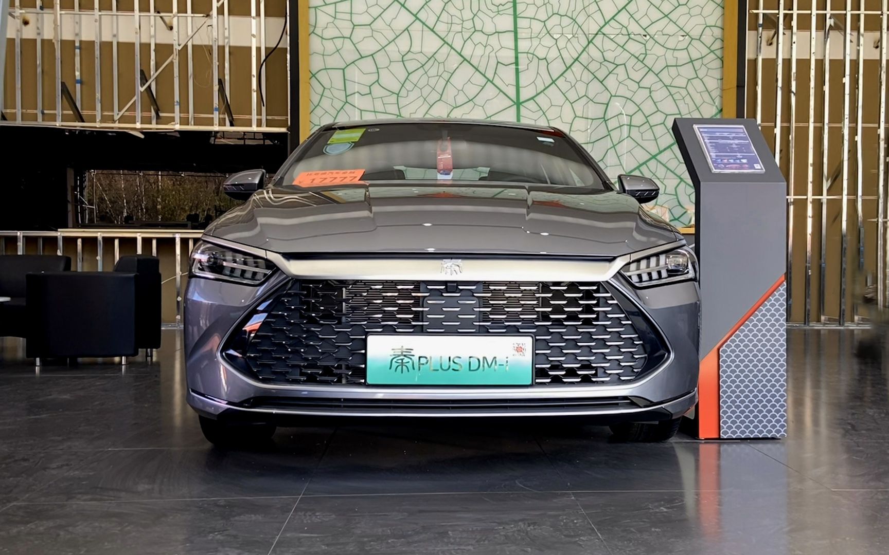 比亚迪最便宜的混动轿车!11万出头,长度超4.7米,纯电续航55公里!