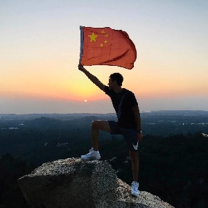 不知名的爱国大学生 