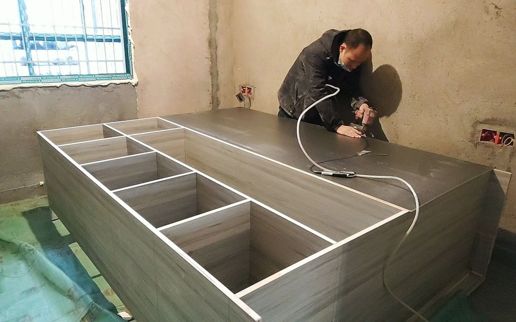 今天继续做衣柜,带大家看看制作全过程,原来这么简单