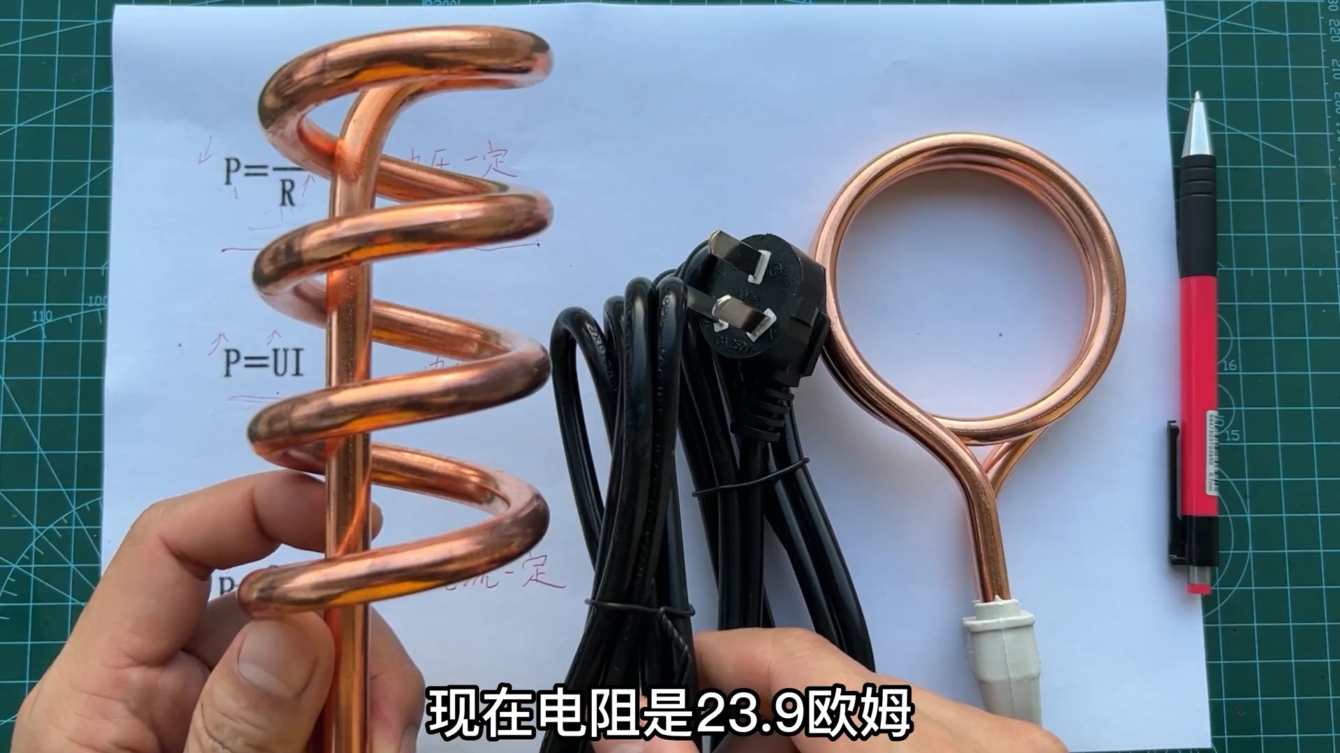 两个用电器,是功率大的电阻大,还是功率小的电阻大