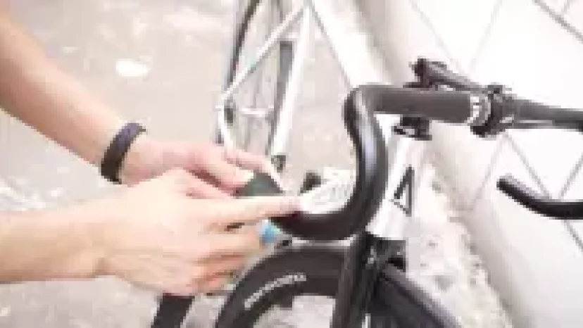 缠把带教学 死飞自行车公路车把如何绑把带 场地弯把缠车把视频教学 ...