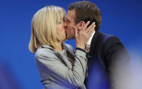 今天不学政治,只看颜值与故事。——快来康康法国最年轻总统的颜值...