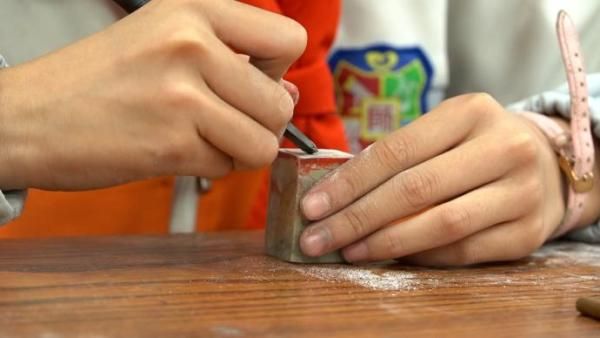 陕西一小学开设非遗篆刻课程,校长:让孩子传承传统文化
