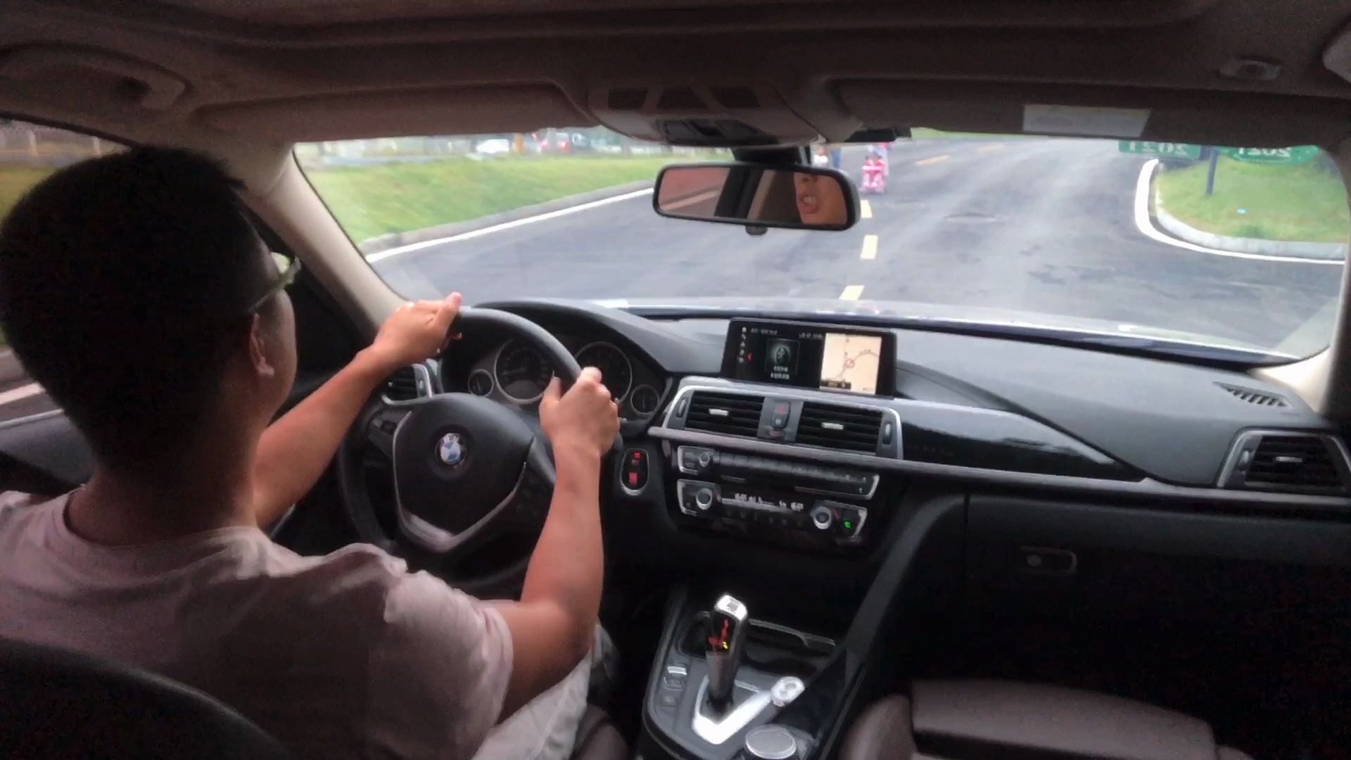 自动挡车转弯掉头,控制不好车速怎么办?