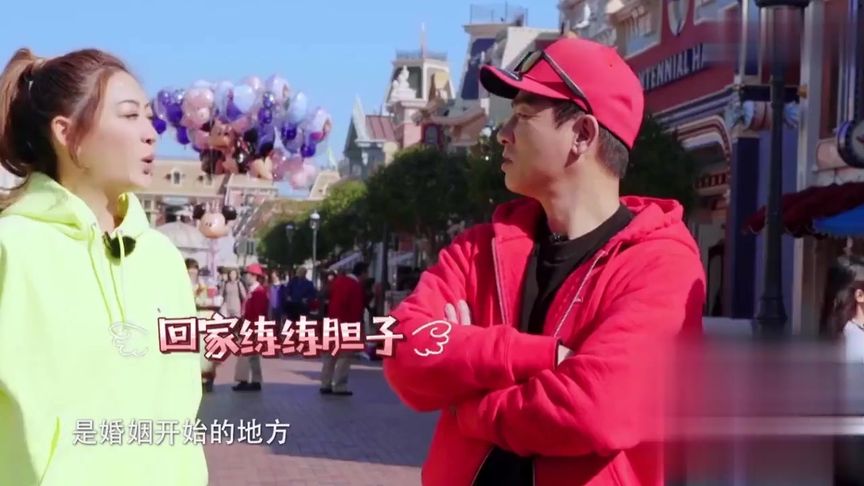 应采儿开玩笑吓到陈小春,这么说是啥意思?主持人也接不下去