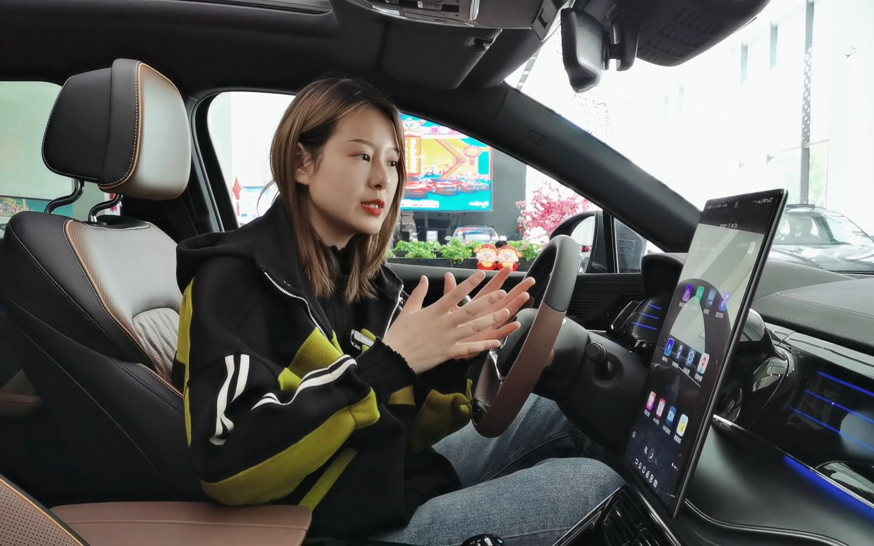 比亚迪唐DM标配全液晶仪表盘、旋转中控大屏等设计