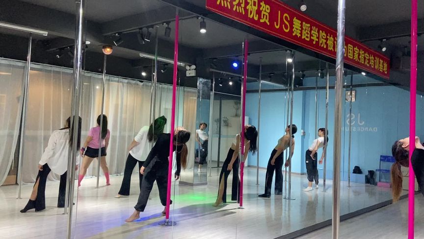简单易学的钢管舞#抒情舞蹈 #钢管舞 #钢管技巧