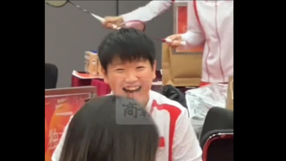 访港后台,马龙王楚钦打羽毛球,孙颖莎变乒乓球老师!cr香港商报