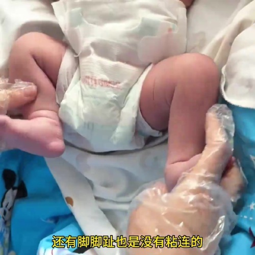 新生儿诞生时刻让人无比激动,开箱视频竟如此温馨动人!