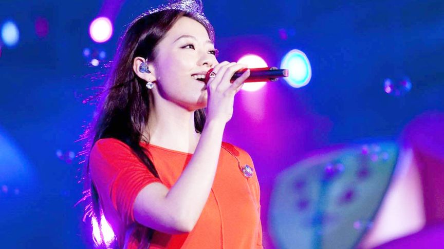 一首经典歌曲《月亮之上》,动感节奏,勾起谁的思绪?