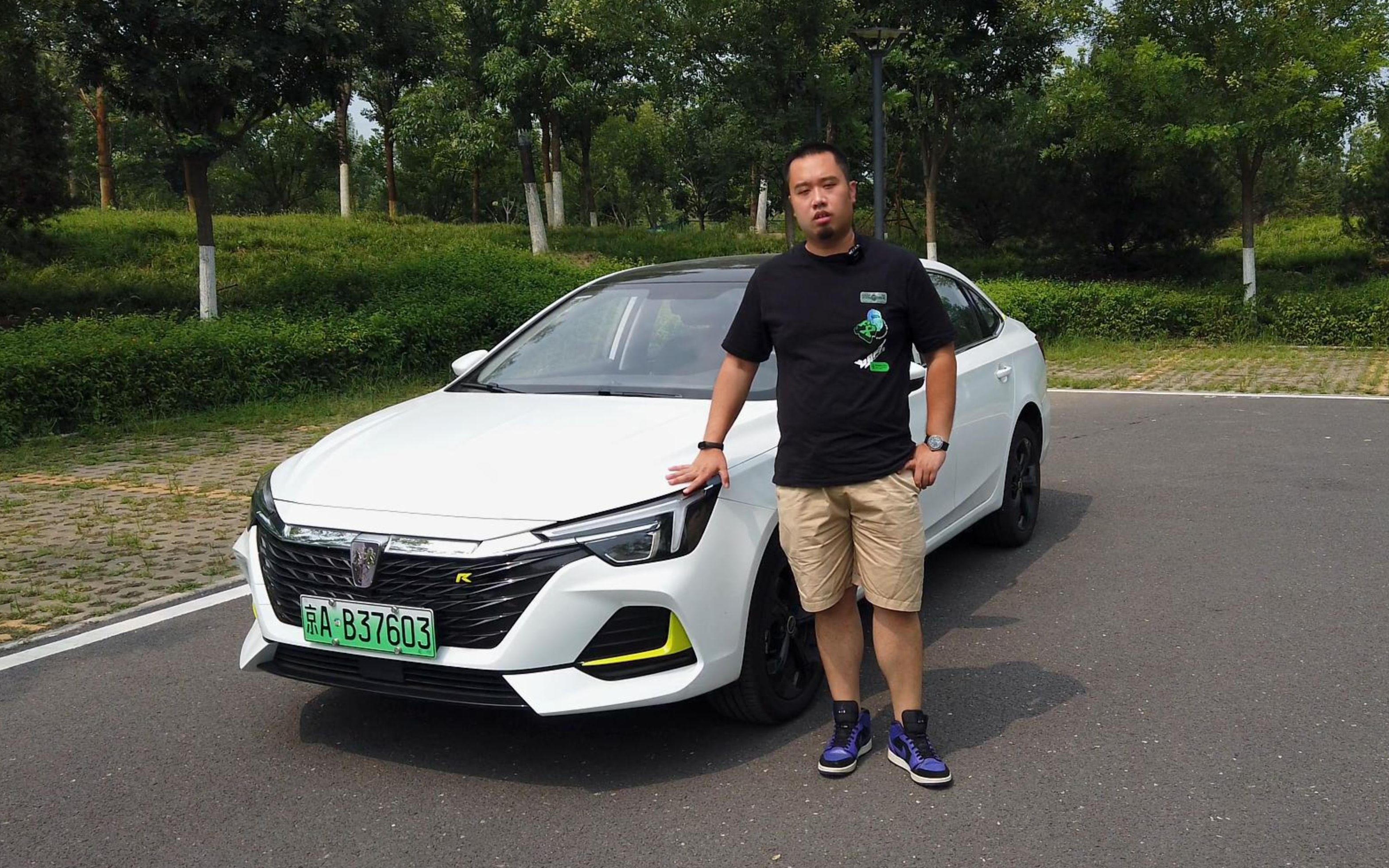 适合年轻人选择的纯电家轿,试驾上汽荣威i6 MAX