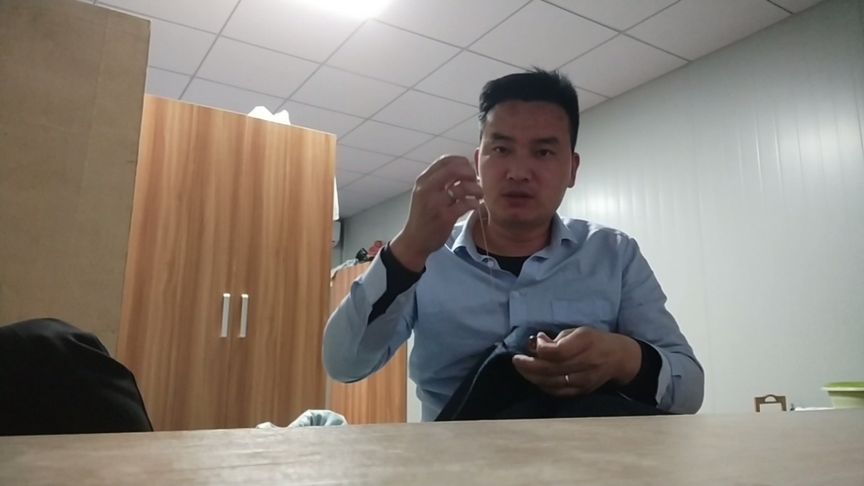 让大老爷们冒汗的针线活,看看缝的怎么样?大叔好搞笑!