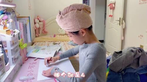 小祎诺花两天时间做数学思维导图太辛苦了,妈妈煮好吃的犒劳她!