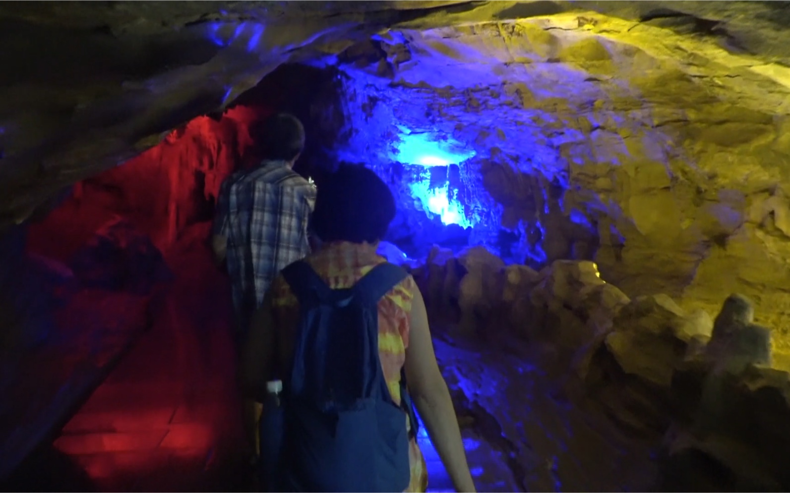 湖南张家界黄龙洞景区,20万年形成19米定海神针