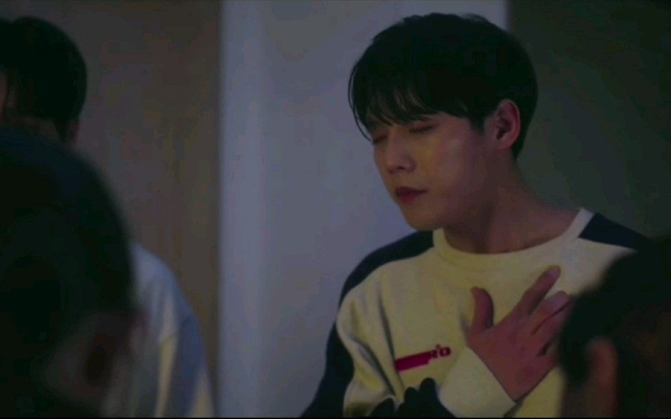 韩剧,男主心脏疼导致呼吸困难晕倒。#虐男主##男主晕倒#