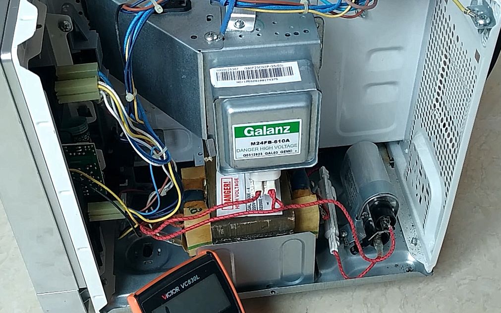 如何烧掉微波炉的保险管