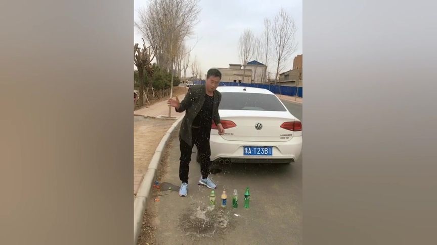 碉堡了!还敢这样玩,有人知道是什么原理吗?