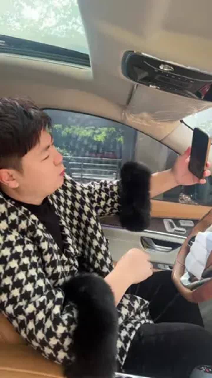原创搞笑 模仿老婆开车 催更中挤出时间拍段子