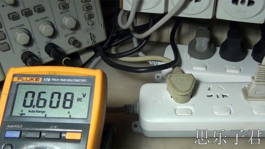 网上淘来的两块Fluke 15B万用表电阻档都不准,试着修一修(1)
