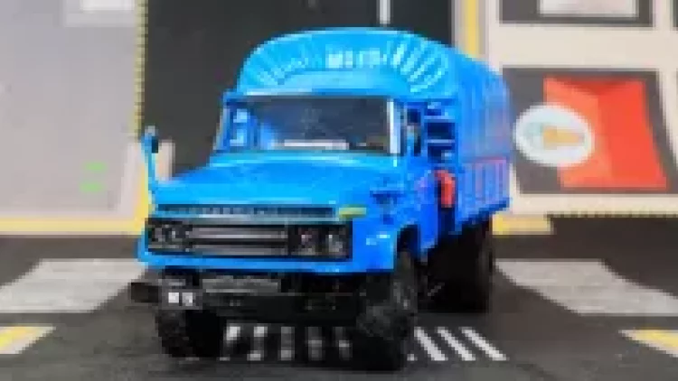 49块买的老解放CA141卡车玩具模型,连底盘都是合金的