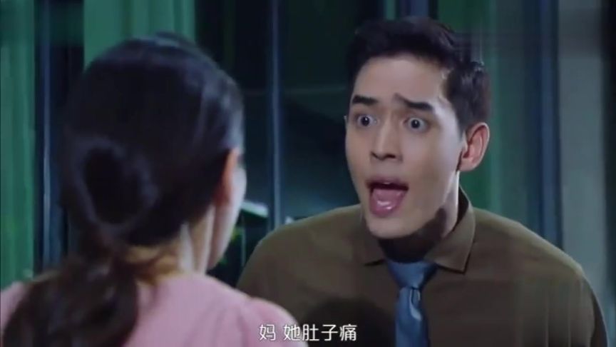 泰剧:怀孕的女主半夜肚子很疼,总裁焦急的把她抱上了车,好霸气