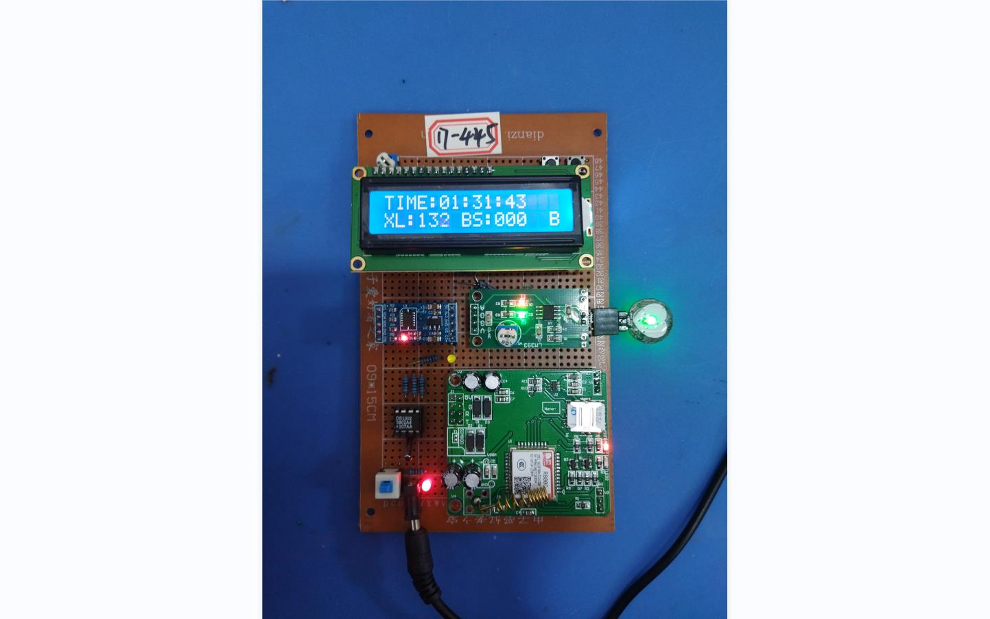 基于51单片机的智能手环设计脉搏心率短信上报设计+计步器功能...