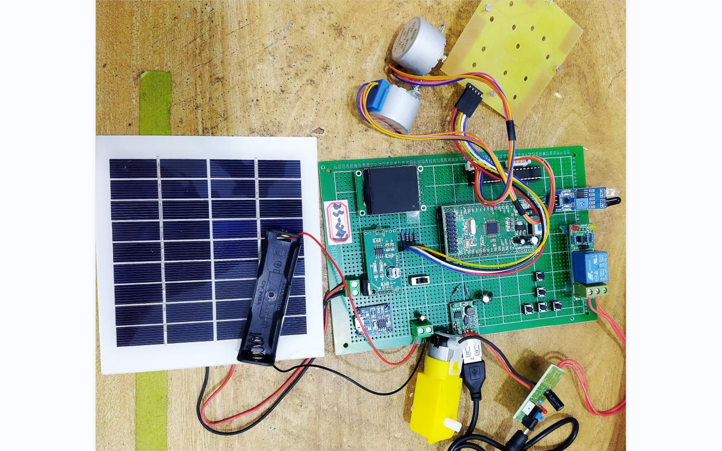 基于STM32单片机的太阳能光伏寻光源双轴自动追光设计TFT屏显示...