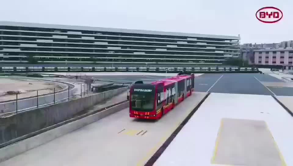 【全球首发】比亚迪27米全球最长纯电动客车,公交行业首创分布