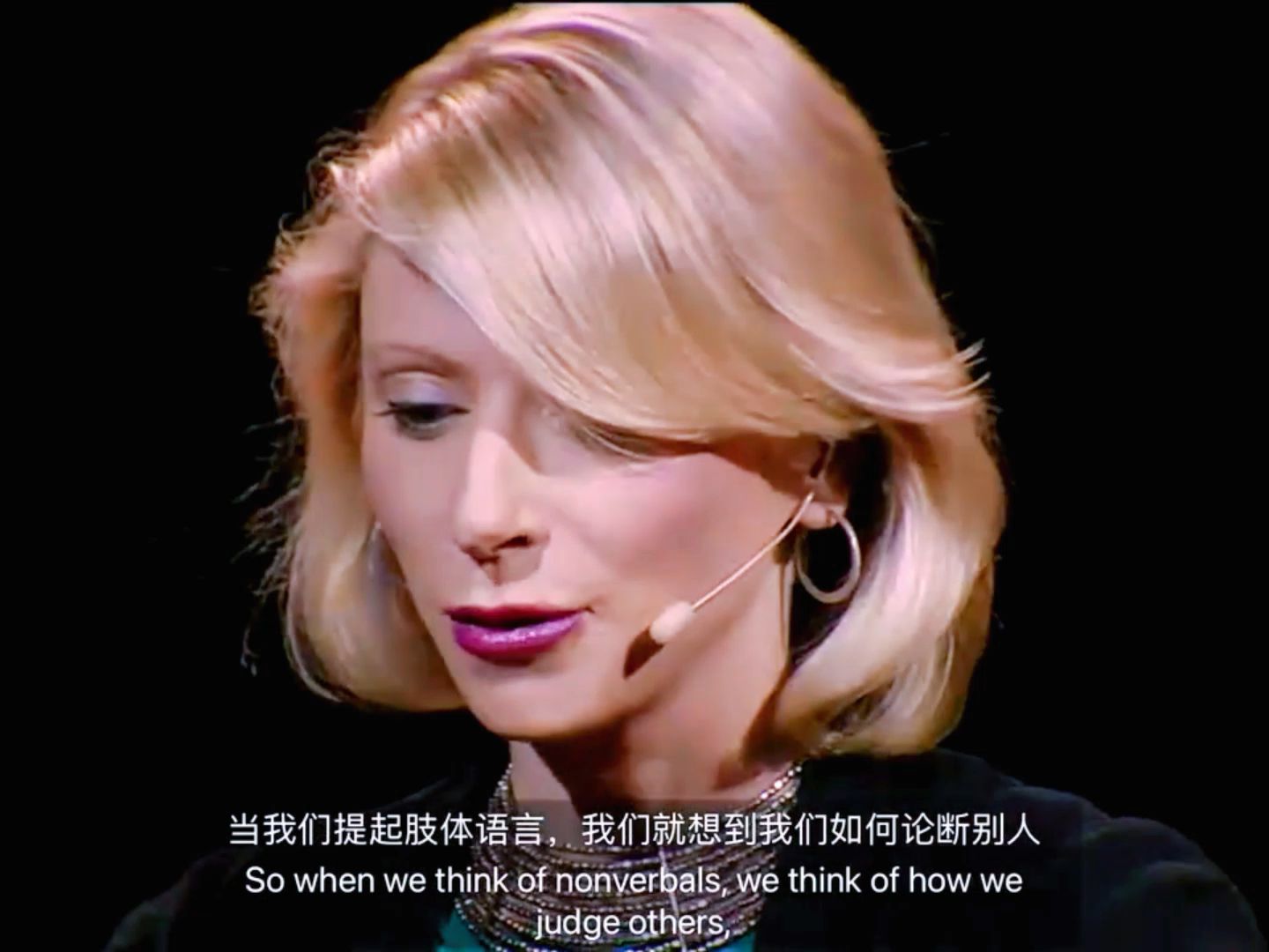 睡前必看【TED演讲】逆袭,从假装强大开始 肢体语言影响着他人对...