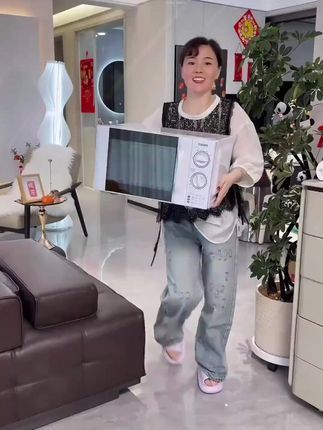 格兰仕的这个微波炉20升大容量的,价格特别实惠,操作也简单,家里面的...