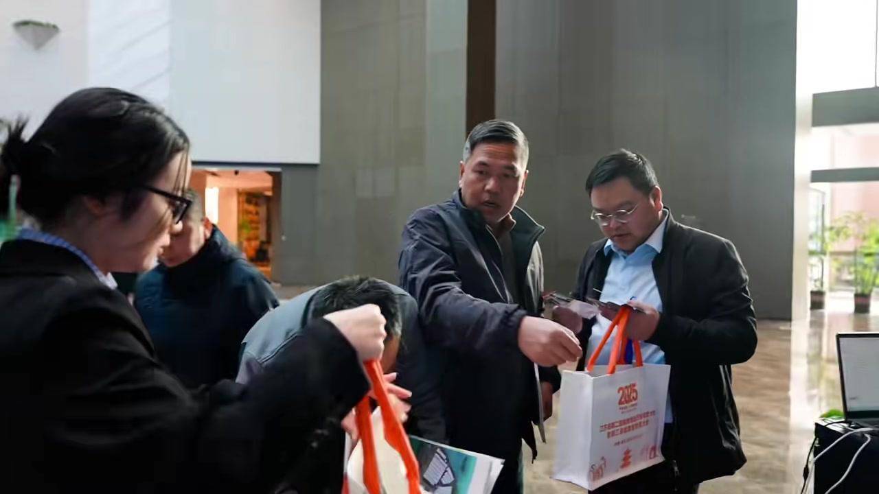 ...由江苏省物流产业促进会主办的江苏省第二届粮食物流行业年度大会...