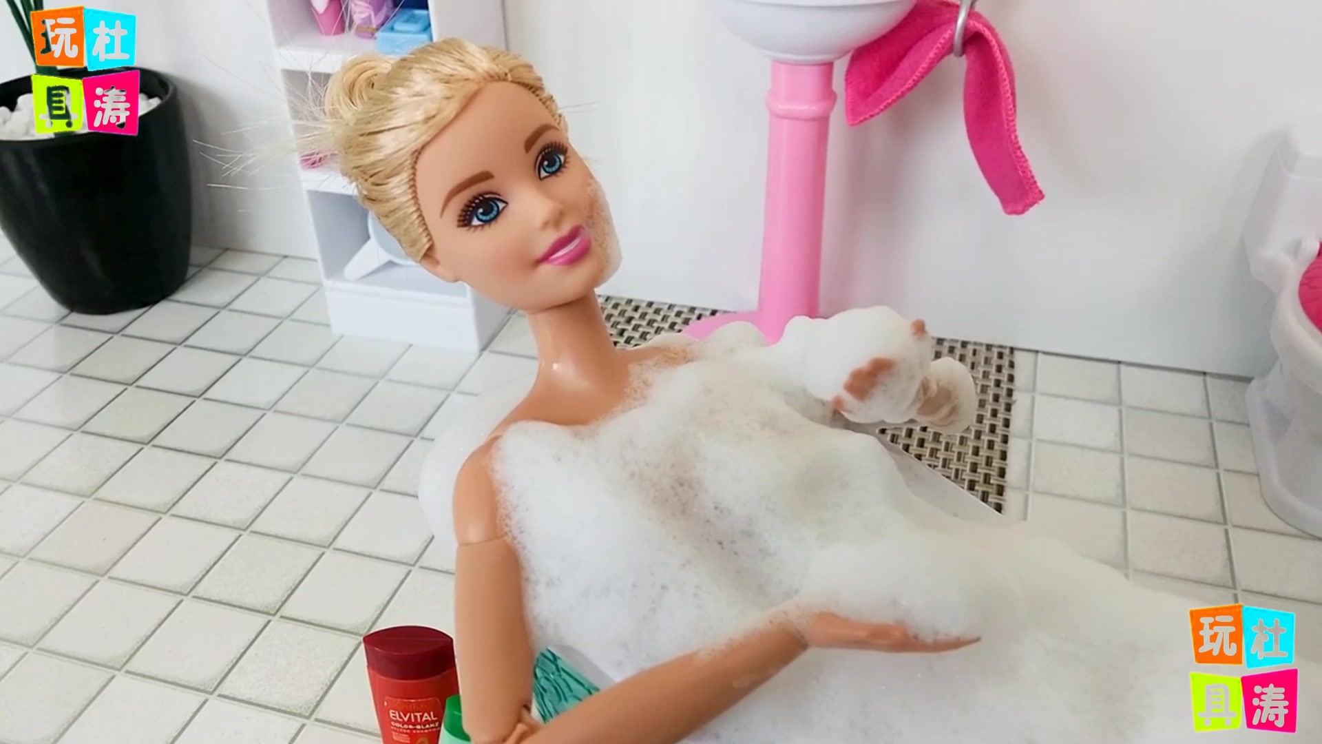 芭比娃娃牛奶泡泡浴 芭比公主动画片中文版